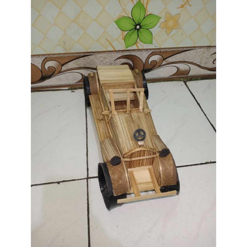 Jual Miniatur mobil mercy jadul dari bambu | Shopee Indonesia