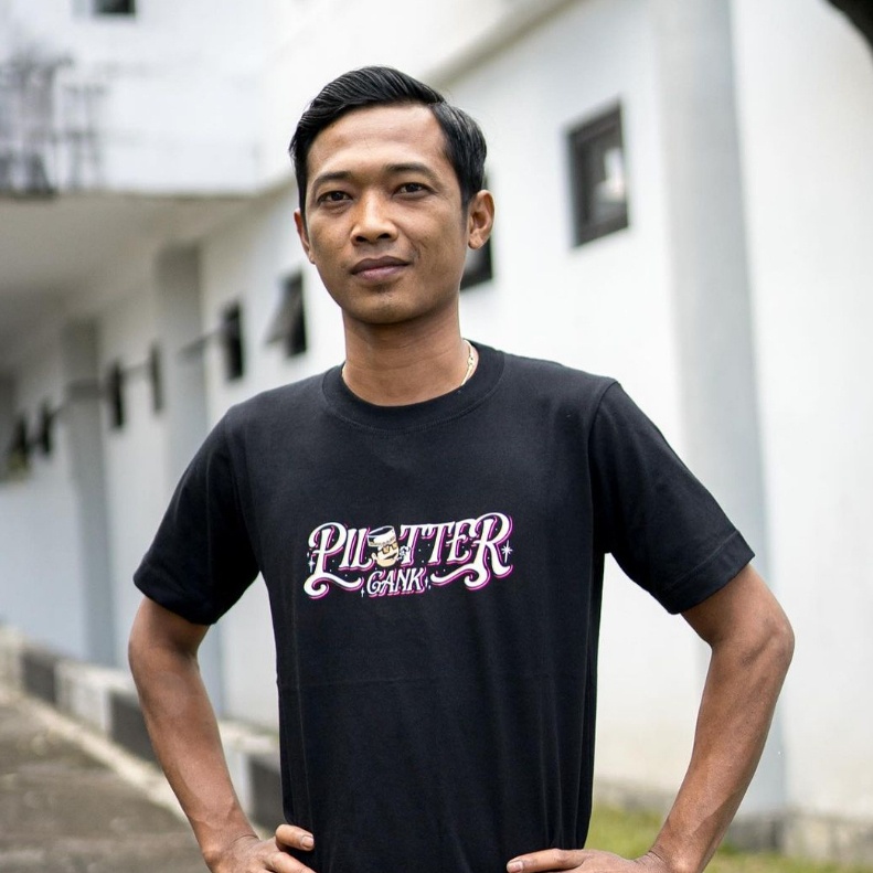 Jual KAOS PILOTTER DEKENGANE PUSAT ORIGINAL FREE STIKER KAOS PILOTER ...