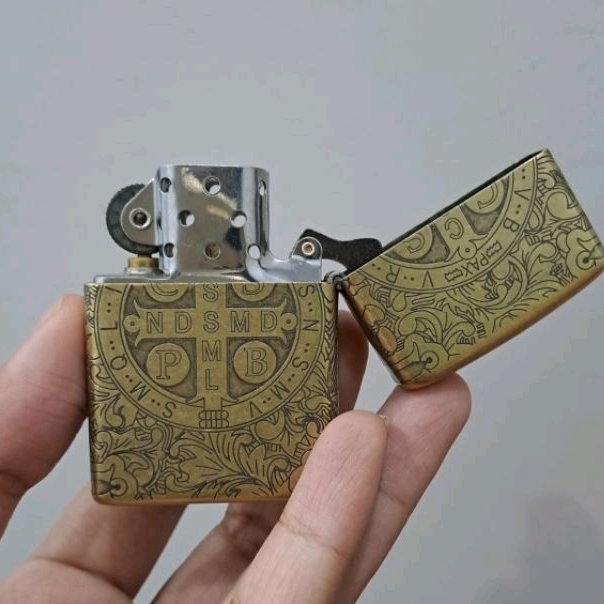 Jual KOREK ZIPPO GRAFIR WARNA GOLD MOTIF CONSTANTINE BENEDIC RETRO 4 Side Gold Full Grafir ...