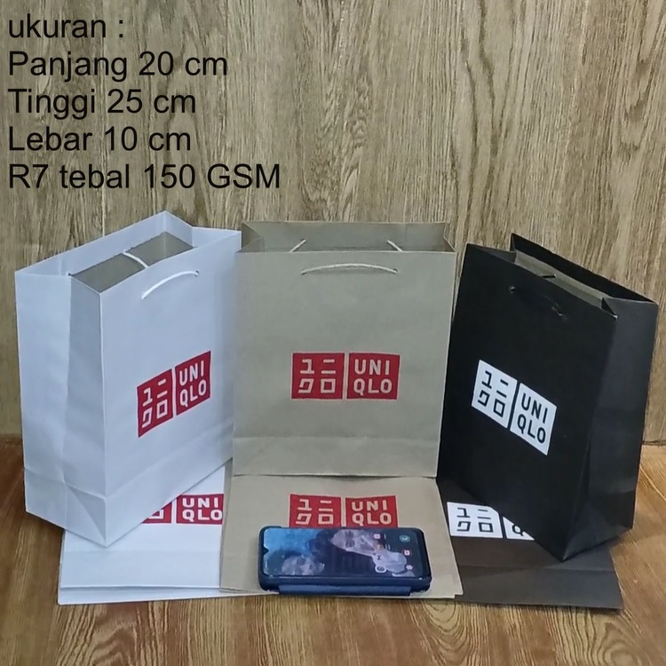 Jual Paper bag Uniqlo 2 sisi R7 P 20 x L 10 x T 25 small | Shopee Indonesia
