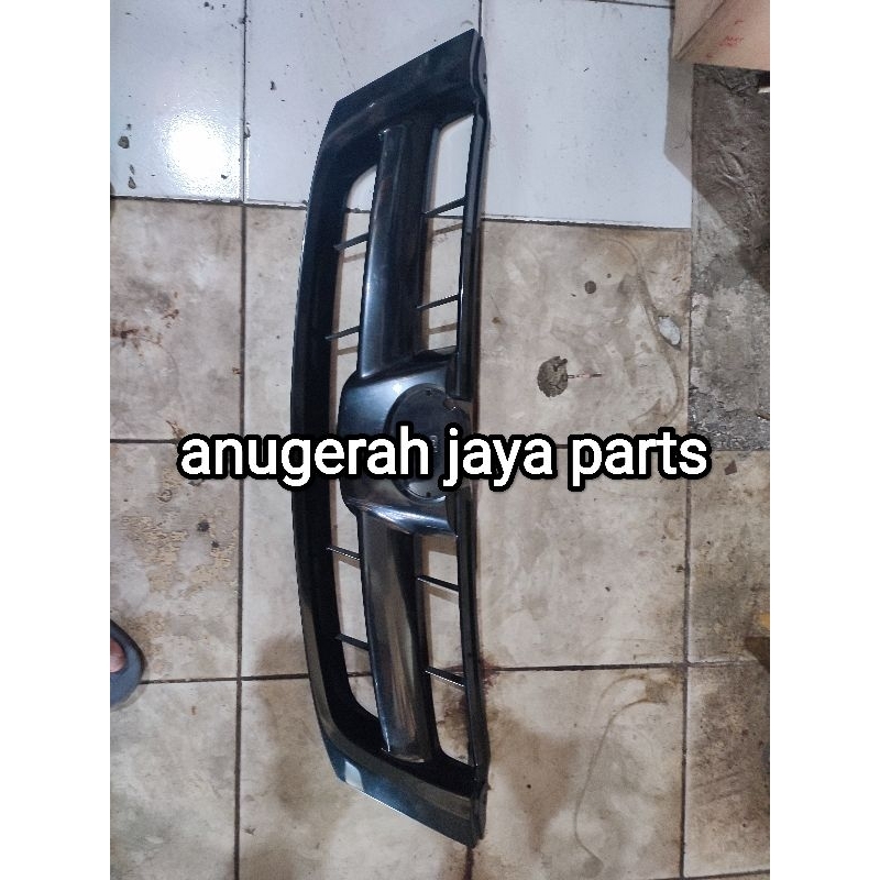 Jual Grille Grill radiator depan innova 2004-2009 original | Shopee ...