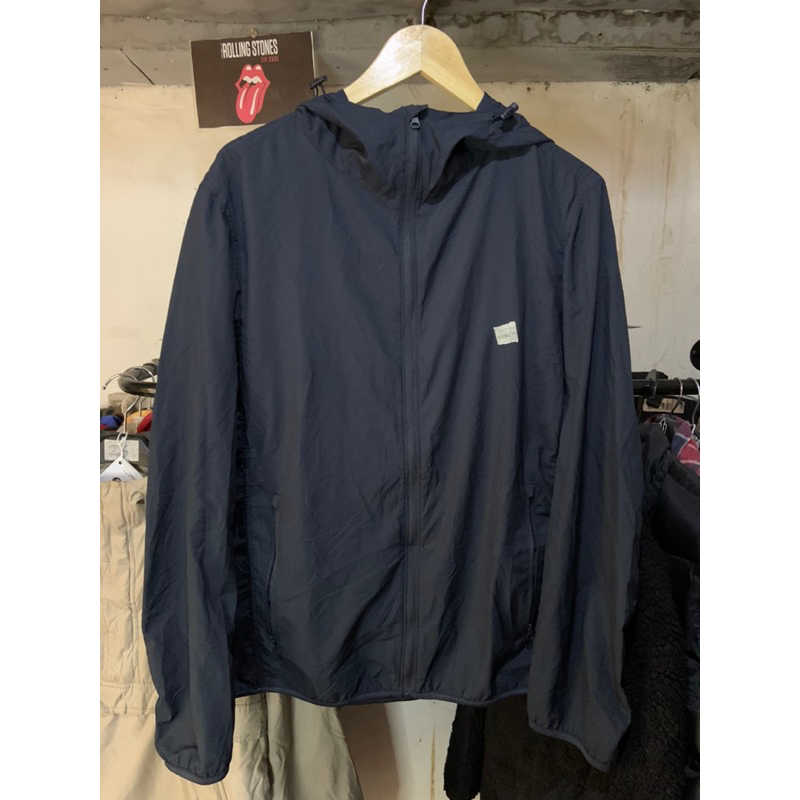 Jual UNIQLO LIGHTWEIGHT JACKET RUNNING JACKET | Shopee Indonesia