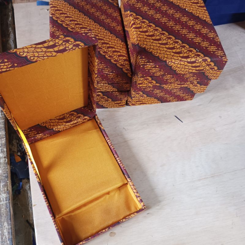 Jual Box plakat kotak plakat kotak beludru box vandel | Shopee Indonesia