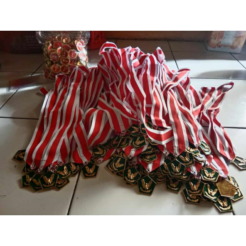 Jual medali tiska hijau,kuning,merah | Shopee Indonesia