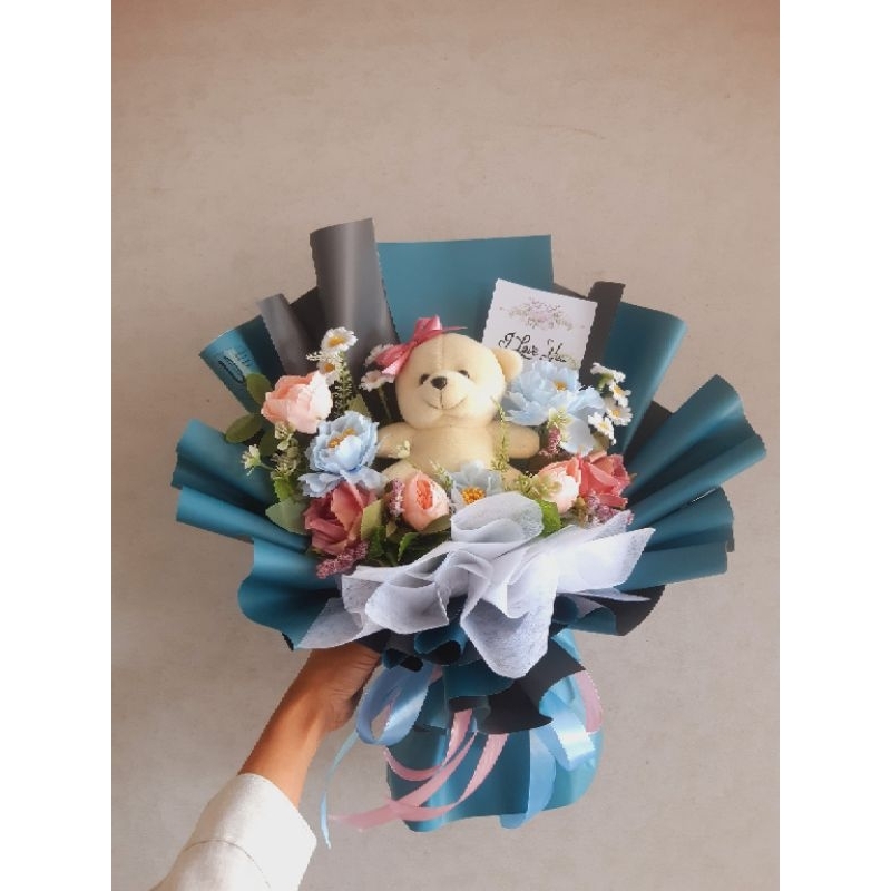 Jual Hand Buket Annabel Grad/hand buket wisuda/hand buket bunga boneka ...