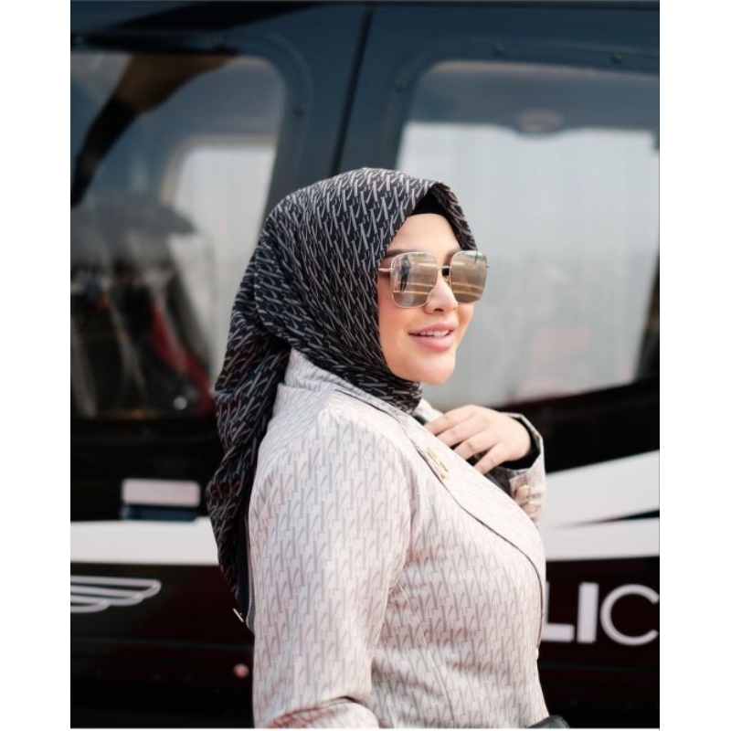Jual Vanilla Hijab / Monogram Scarf Kind Bold Series | Shopee Indonesia