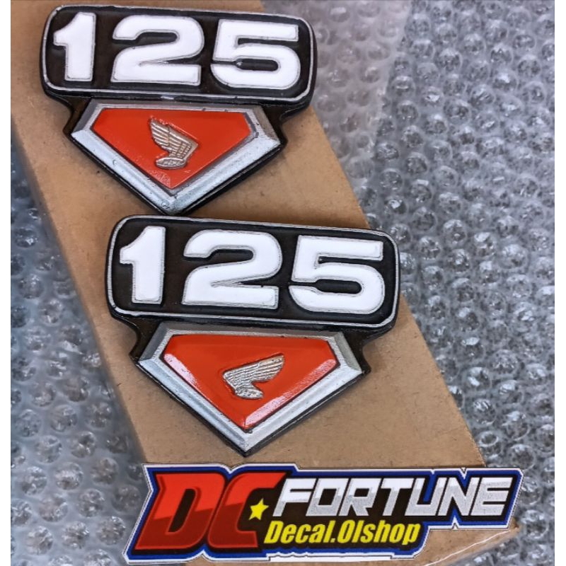 Jual logo emblem box aki honda cb 125 merah kanan kiri | Shopee Indonesia