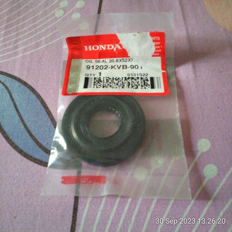Jual Oil Seal ( Seal Crankshaft Kiri ) Original | Seal Sil Kruk As Beat, Scoopy, Vario | Shopee ...