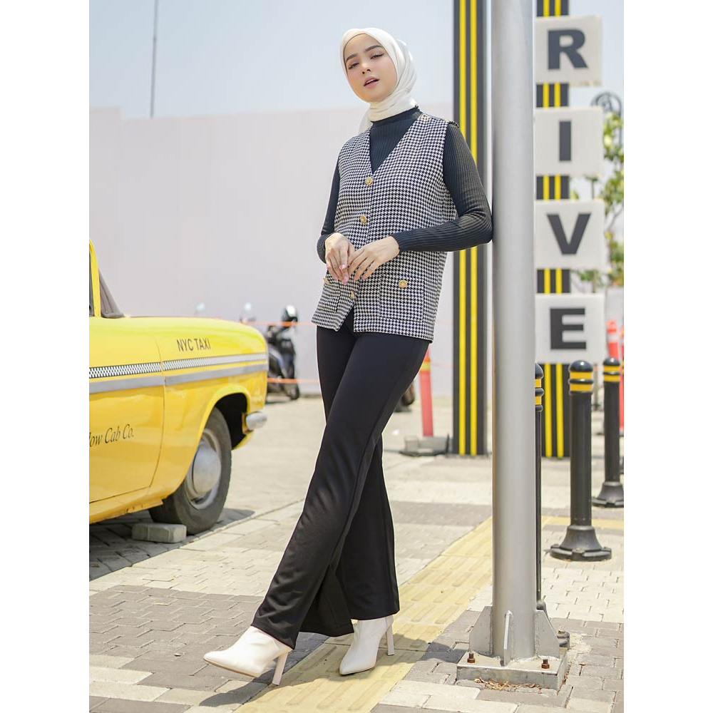 Jual Ivory White - Rompi Wanita V Neck Bahan Tweed Carine Vest | Shopee ...