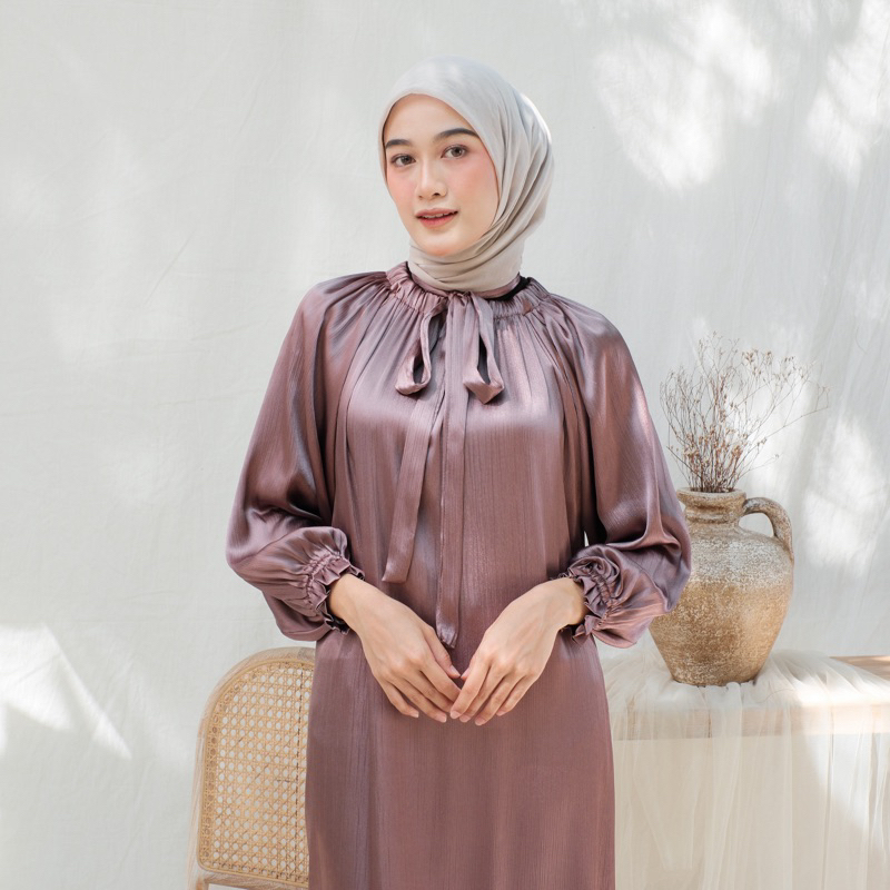 Jual LUNA DRESS BAHAN CRADENZA SILK SUTERA PREMIUM|DRESS KONDANGAN TERBARU BY NR STORE | Shopee ...