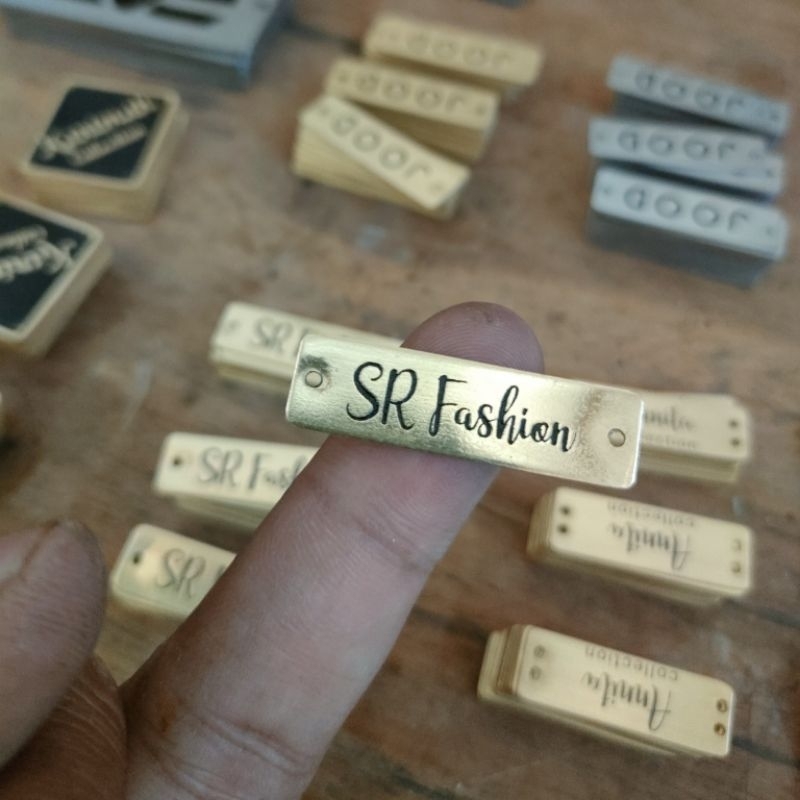 Jual label hijab plat besi | Shopee Indonesia