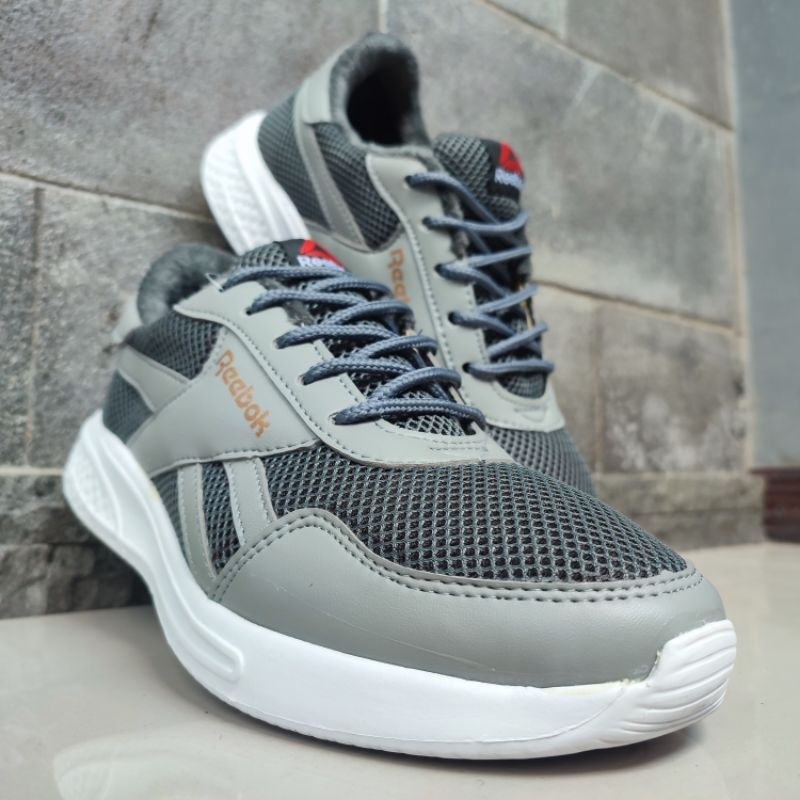 Jual sneakers ukuran besar 45 46 47 48 sepatu olahraga big size jumbo ...