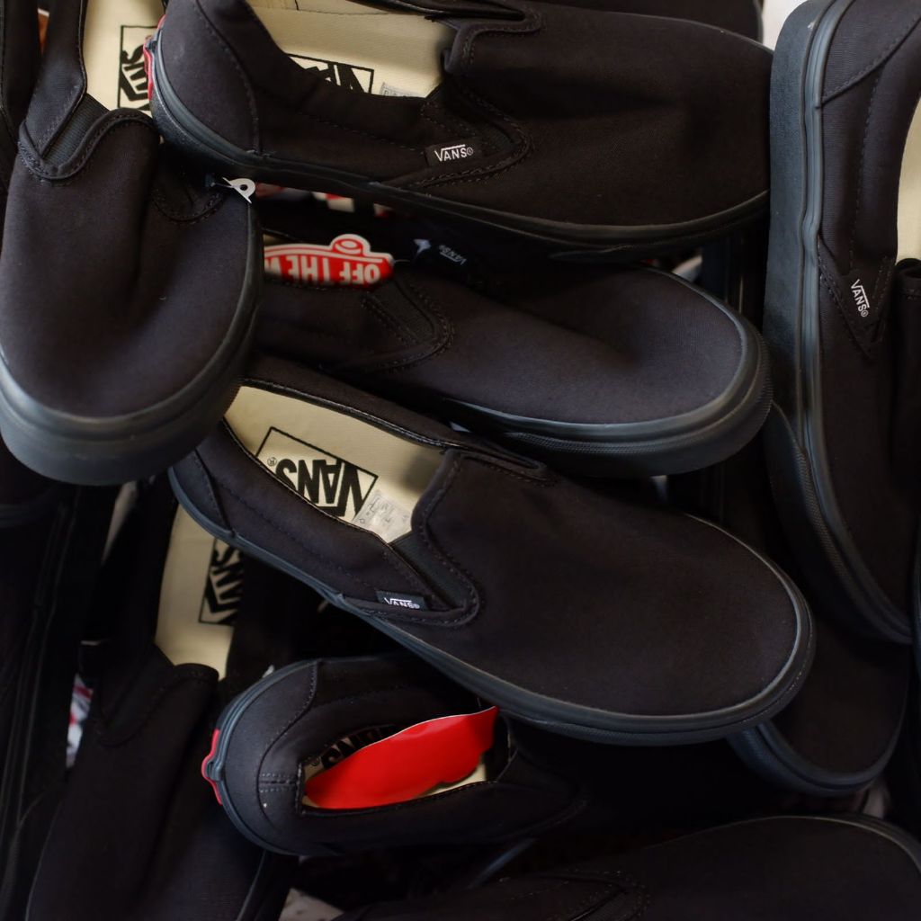 Jual VANS Slip On All Black Classic #STOCKLAMASALE | Shopee Indonesia