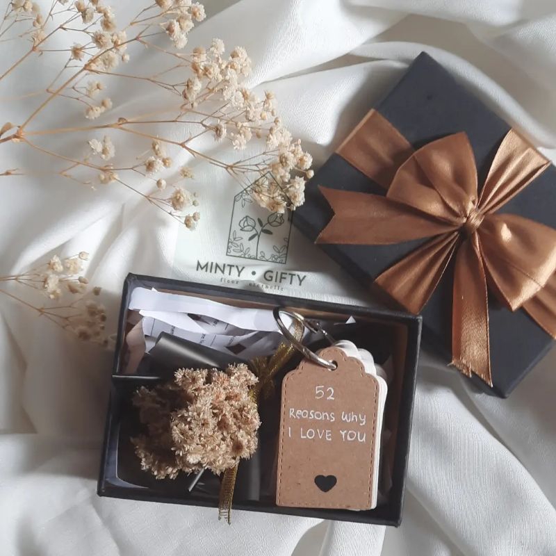 Jual HAMPERS KADO ANNIV HADIAH VALENTINE 52 REASONS WHY I LOVE YOU ...