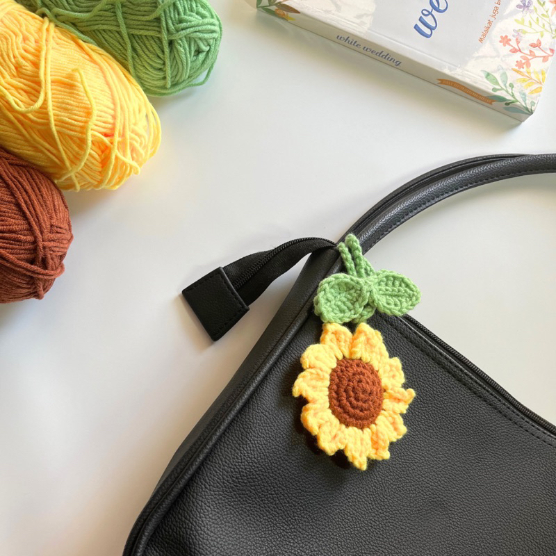 Jual Sunflower Bag Charm Crochet | Shopee Indonesia