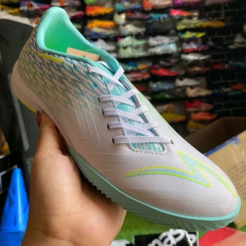 Jual Sepatu futsal specs Accelerator Lightspeed 4 PRO Runtuboy IN White ...