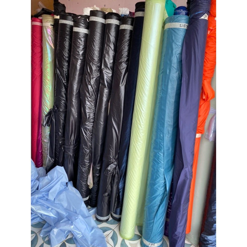 Jual bahan parasut metalic item kain glosy despo metalik eceran meteran ...
