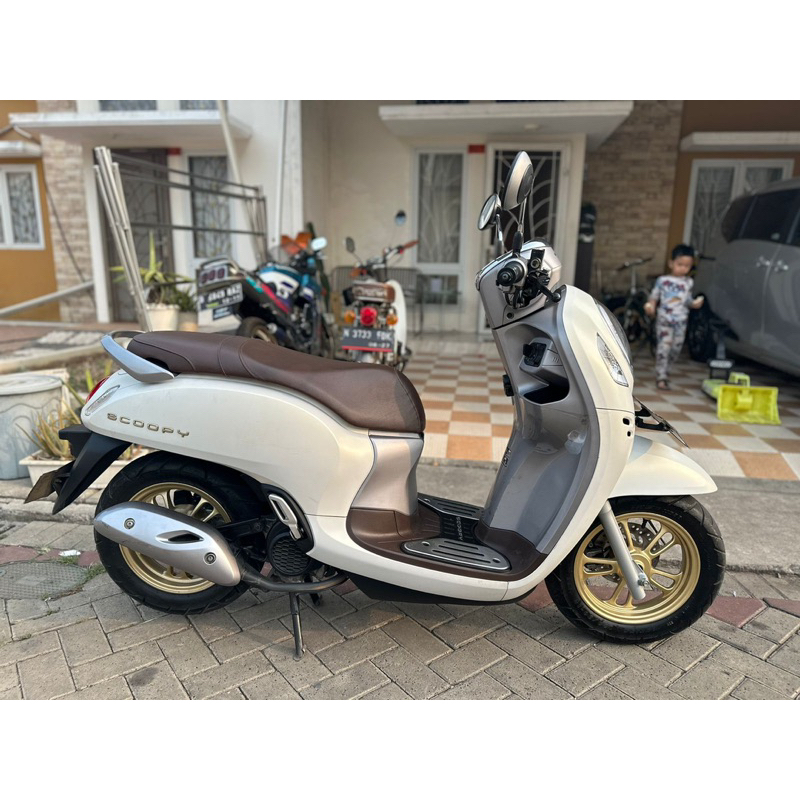 Jual honda scoopy prestige keyless tahun 2021 putih | Shopee Indonesia