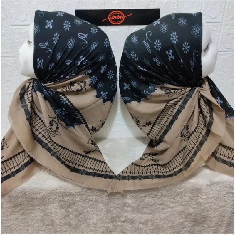 Jual Hijab Segi Empat Voal Premium Motif Signa Hitam Cream / Jilbab Motif Terbaru | Shopee Indonesia