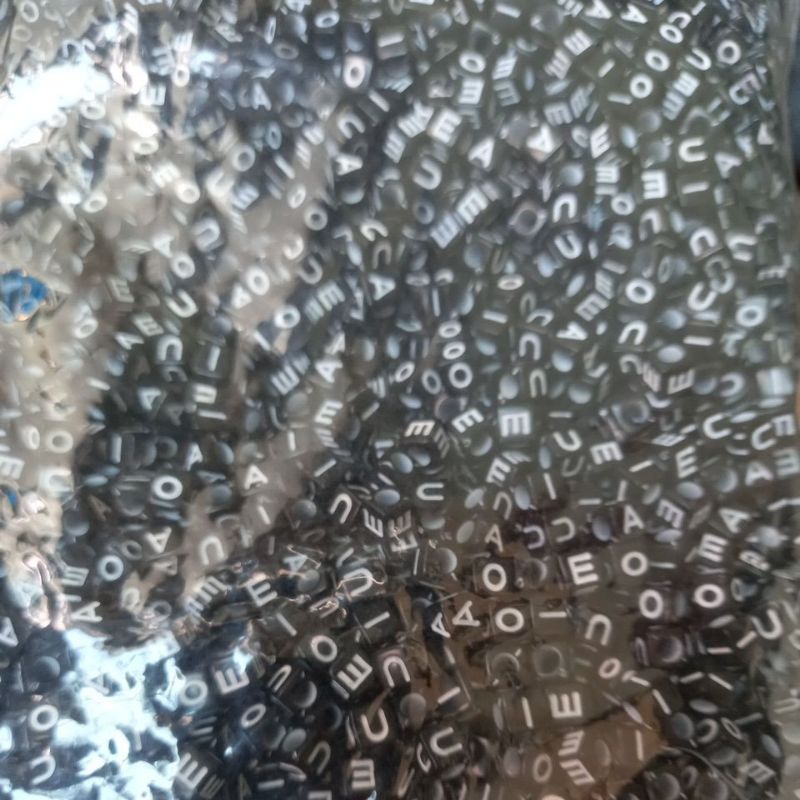 Jual mote motif kubus huruf 6mm- huruf vokal saja.(A i u e o) | Shopee ...