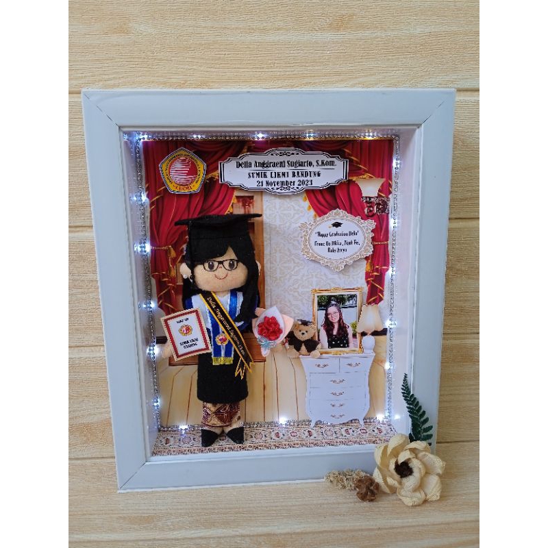 Jual Frame Boneka Wisuda | Bonwis Kemas Frame Kaca | Hampers Wisuda ...