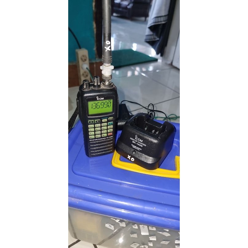 Jual Ht Ic a24 vhf air band, ht olinca th 10, charger icom v80 | Shopee ...