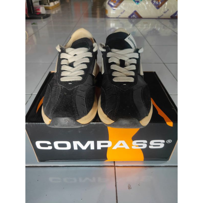 Jual Compass - velocity black white | Shopee Indonesia