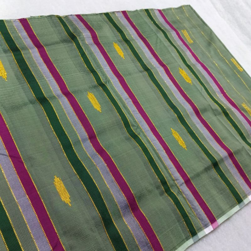 Jual kain sarung sutra tenun lipa sabbe warna hijau sage | Shopee Indonesia