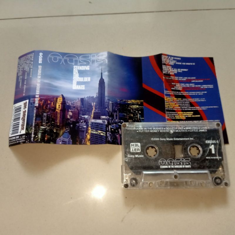 Jual Kaset Oasis - Standing On the Shoulder of the Giants (COVER REPRO ...
