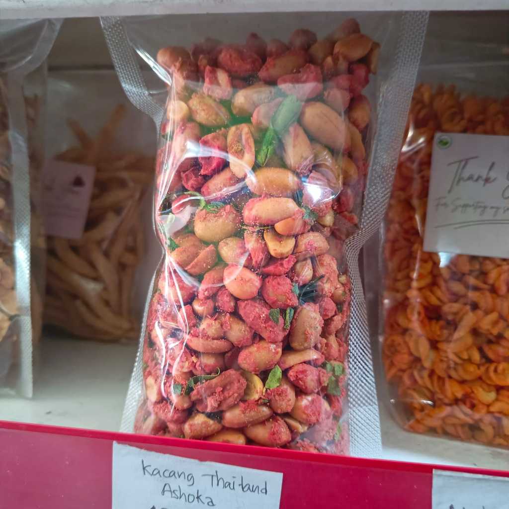 Jual Kacang Thai tand Ashoka I kacang pedes kacang thailand 250 gram ...