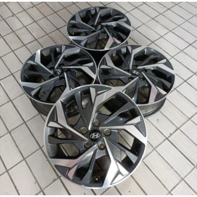 Jual Velg Mobil Bekas Copotan Hyundai Creta Ring 17 Pcd 5x114 Lebar 6,5 ...