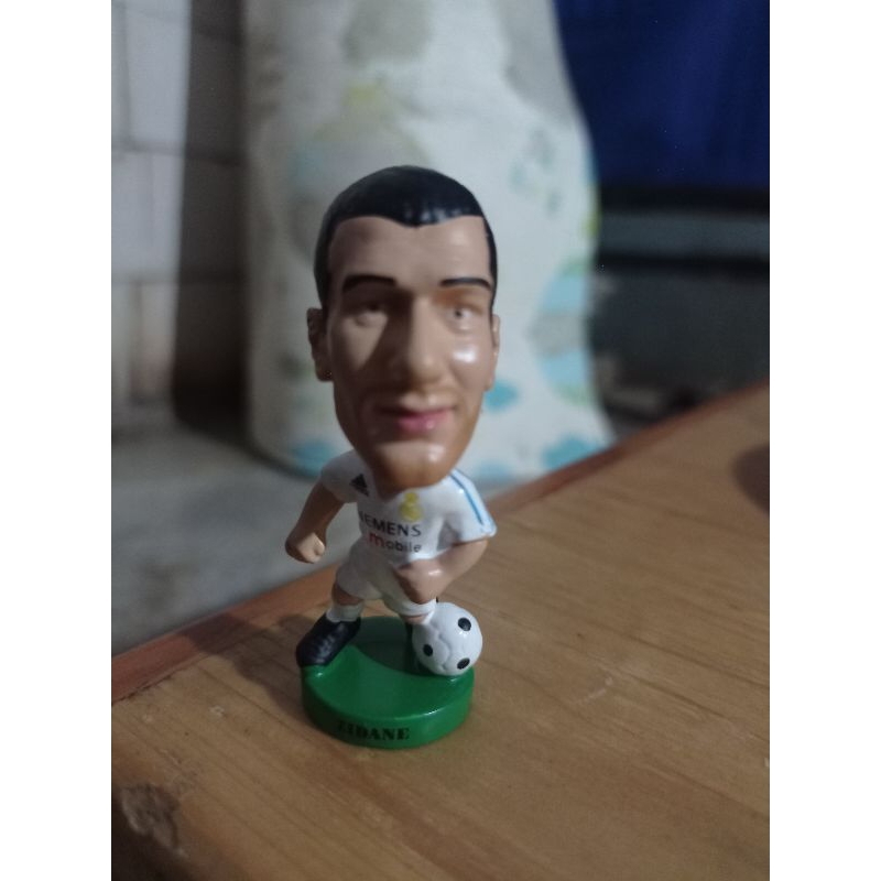 Jual action figure/pajangan pemain bola legend Real Madrid Zinedine ...