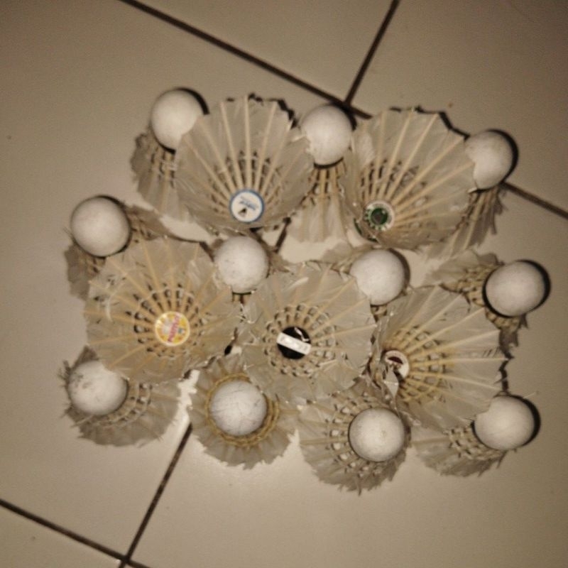 Jual Shuttlecock Bekas 60% - 80% GRADE B | Shopee Indonesia
