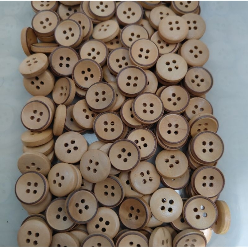 Jual 12 Pcs Kancing kemeja kayu Motif coklat 15mm | Shopee Indonesia