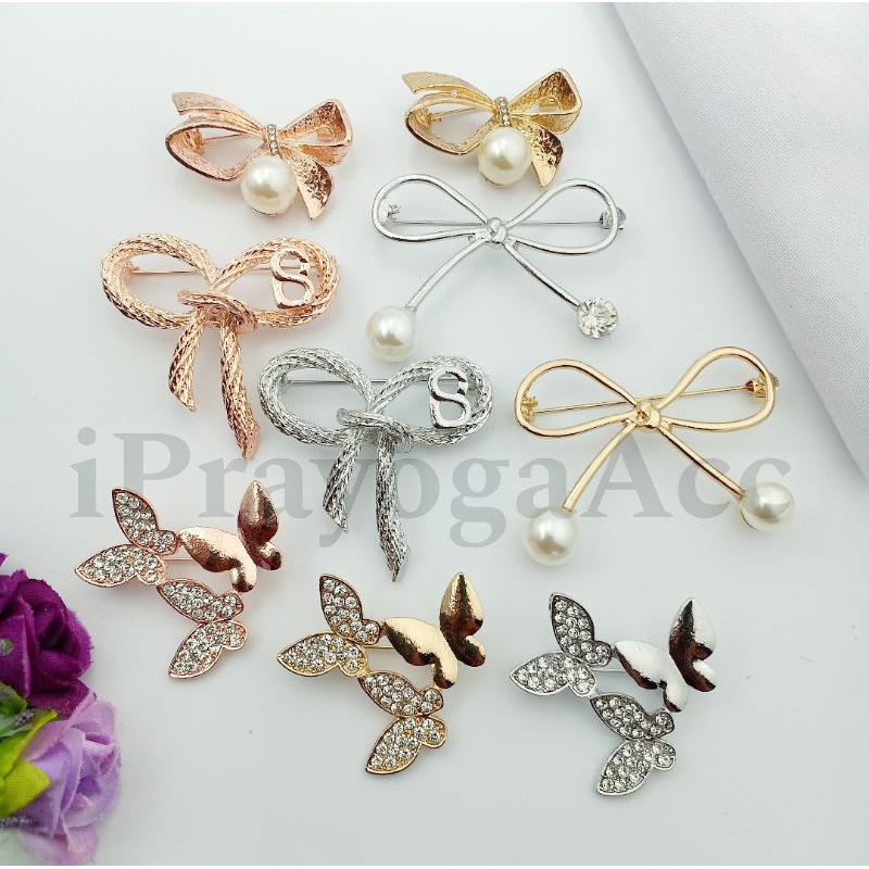 Jual Brooch Mikey|Bros Disney X Buttonscarves | Shopee Indonesia