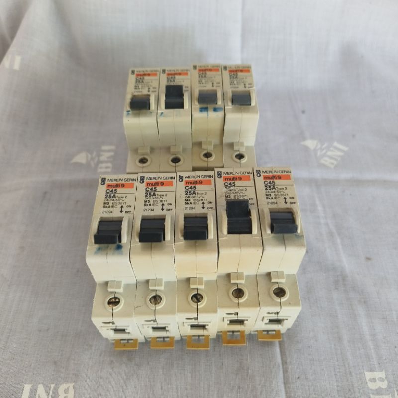 Jual MCB MERLIN GERIN MULTI9 C45 25A 1P 5500W | Shopee Indonesia