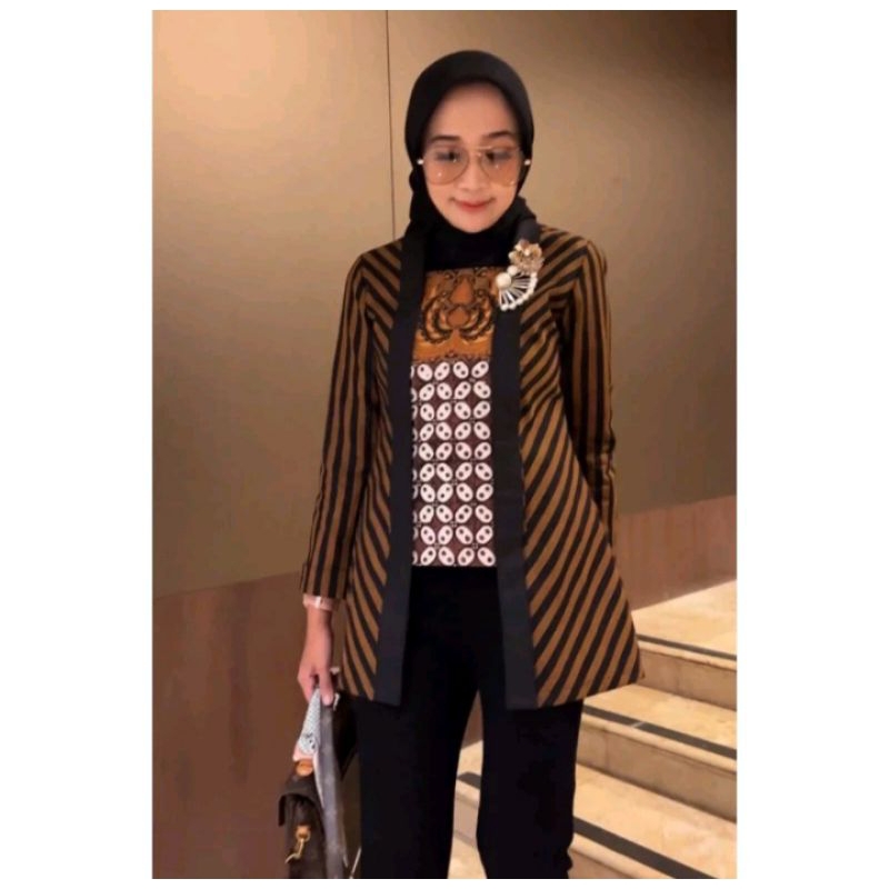 Jual Blus Kutubaru Lurik Mix Kawung Batik Kerja Kantor Modern Modern Lapis Tricot | Shopee Indonesia