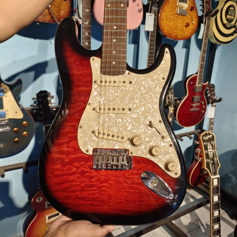 Jual Squier Stratocaster Standard Deluxe QMT Quilted Maple Top | Shopee ...