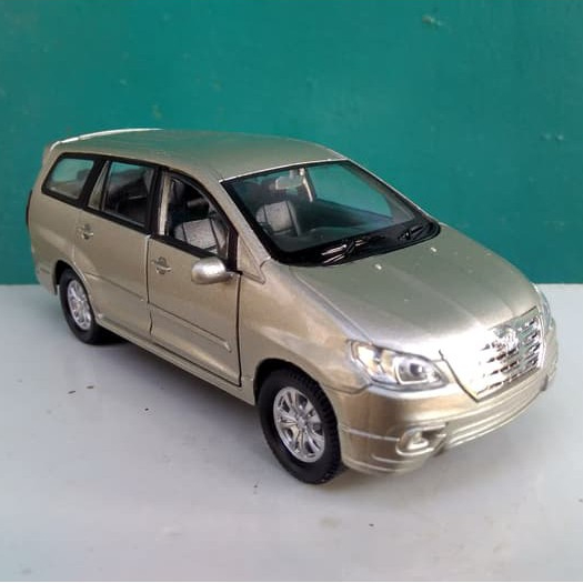 Jual Diecast Innova Miniatur Toyota Kijang Innova Mainan Model Mobil ...