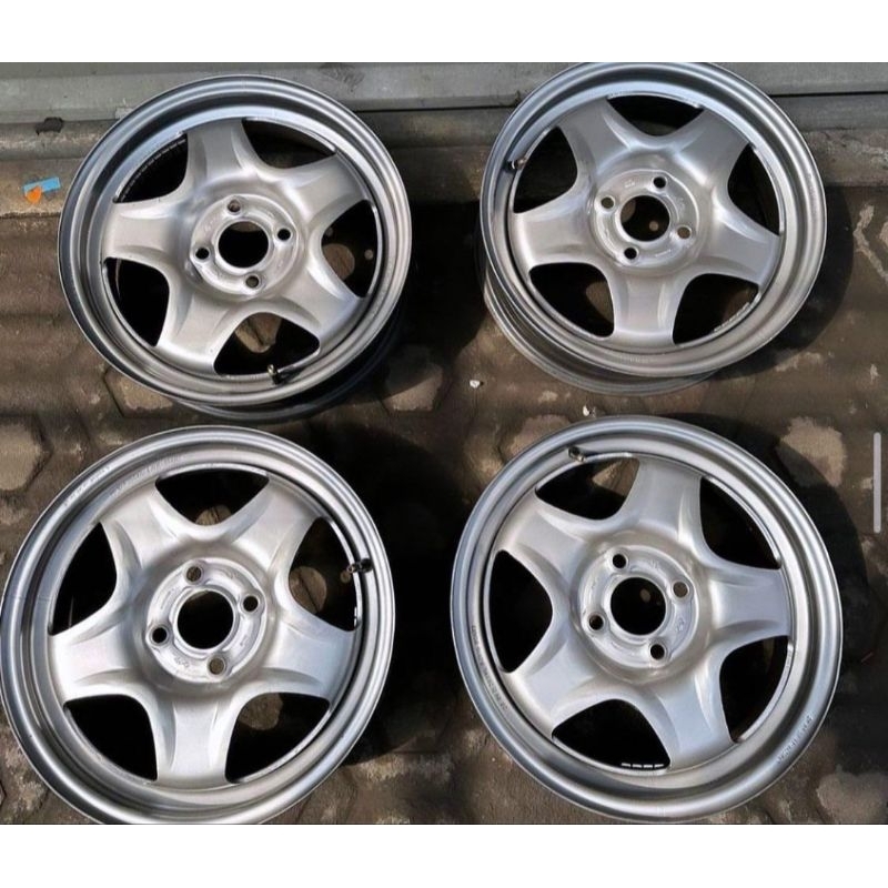 Jual Velg Wuling EV OEM Renault Triber Ring 15. Lebar 5. Et 35. 4x100 ...