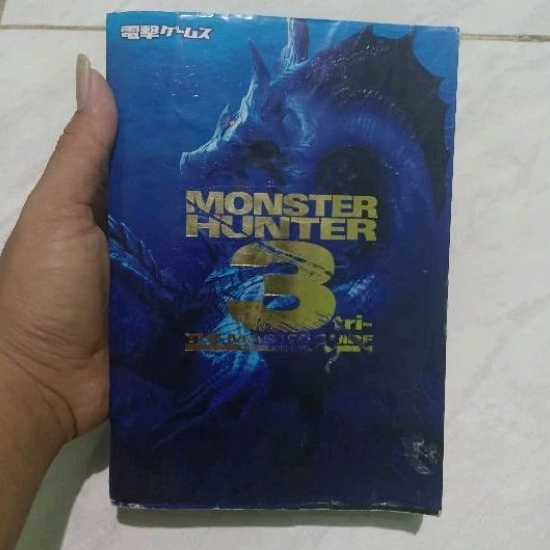 Jual Majalah Monster hunter tri / 3 the master guide book bukan game ...