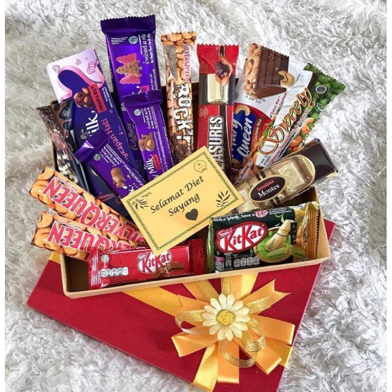 Jual 14 varian coklat dalam hampers sweetbox chocolate valentine - kado ...