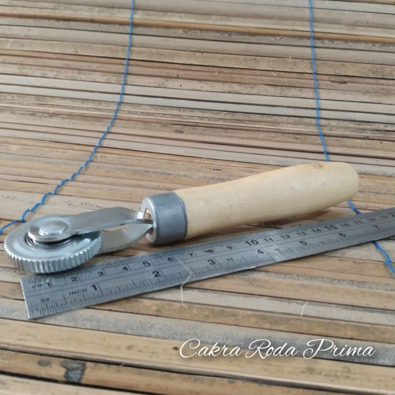 Jual Milling Roller Tambal Ban Gagang Kayu/ Perata Karet Tambal Ban Tip ...