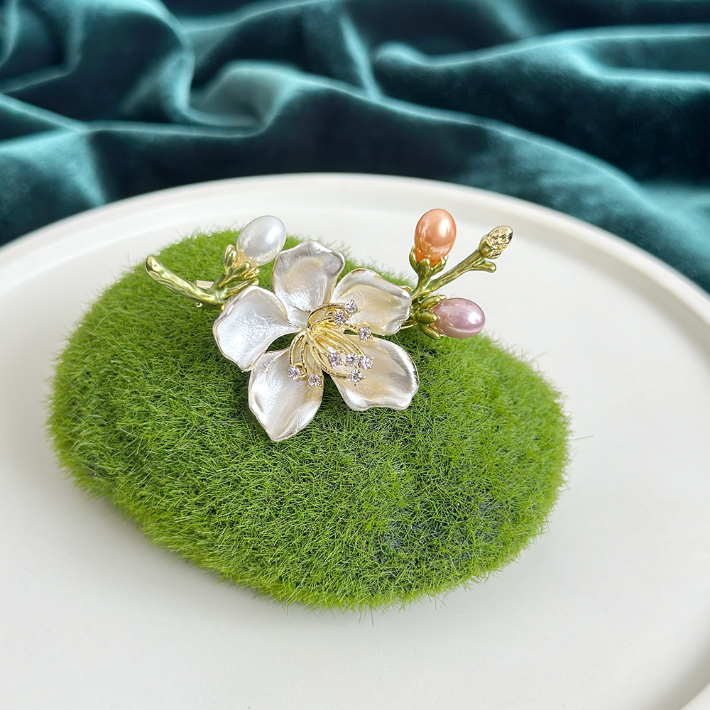 Jual Taleen Premium Handmade Flower Pearl Red and Gold Brooch / Pin ...