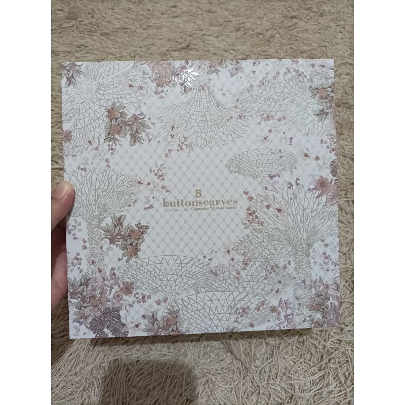 Jual Box/Kotak Buttonscarves Singapore Voile Square - Merlion | Shopee ...