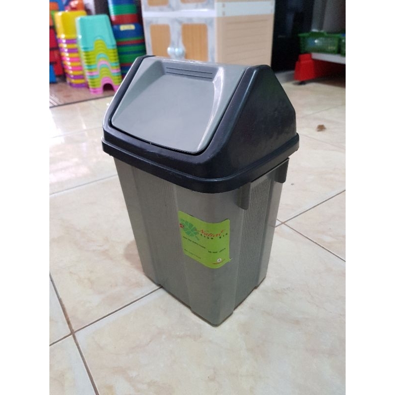 Jual Kotak sampah tutup goyang/Tempat sampah 5 liter | Shopee Indonesia