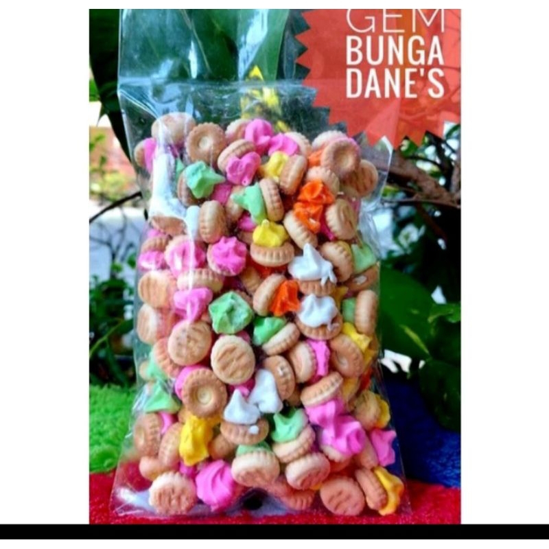 Jual biskuit gem jajanan kesukaan anak anak dengan toping warna warni ...