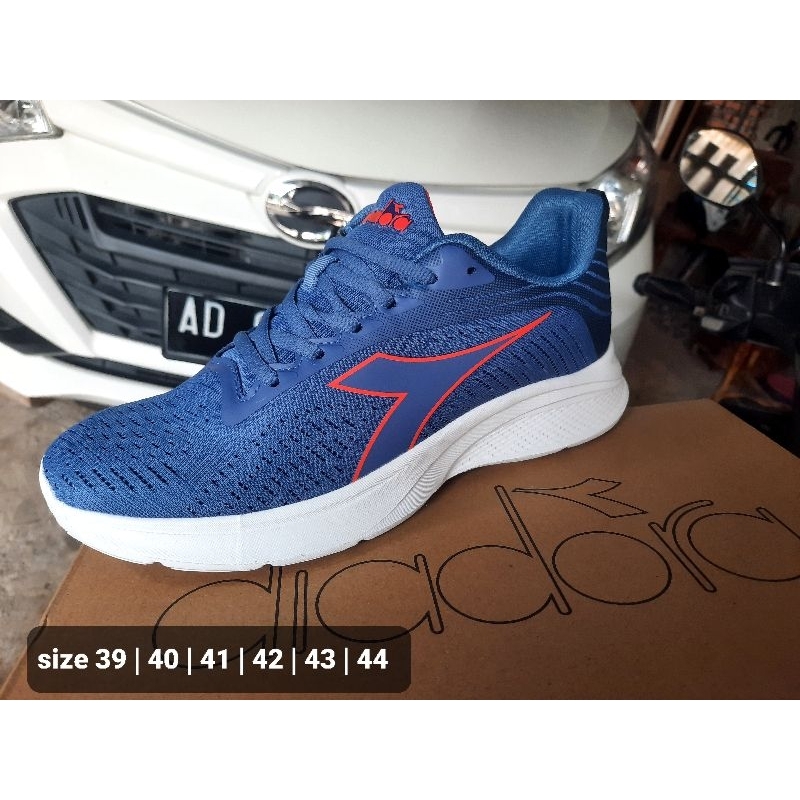 Jual sepatu olahraga runing joging diadora warna biru navy | Shopee ...