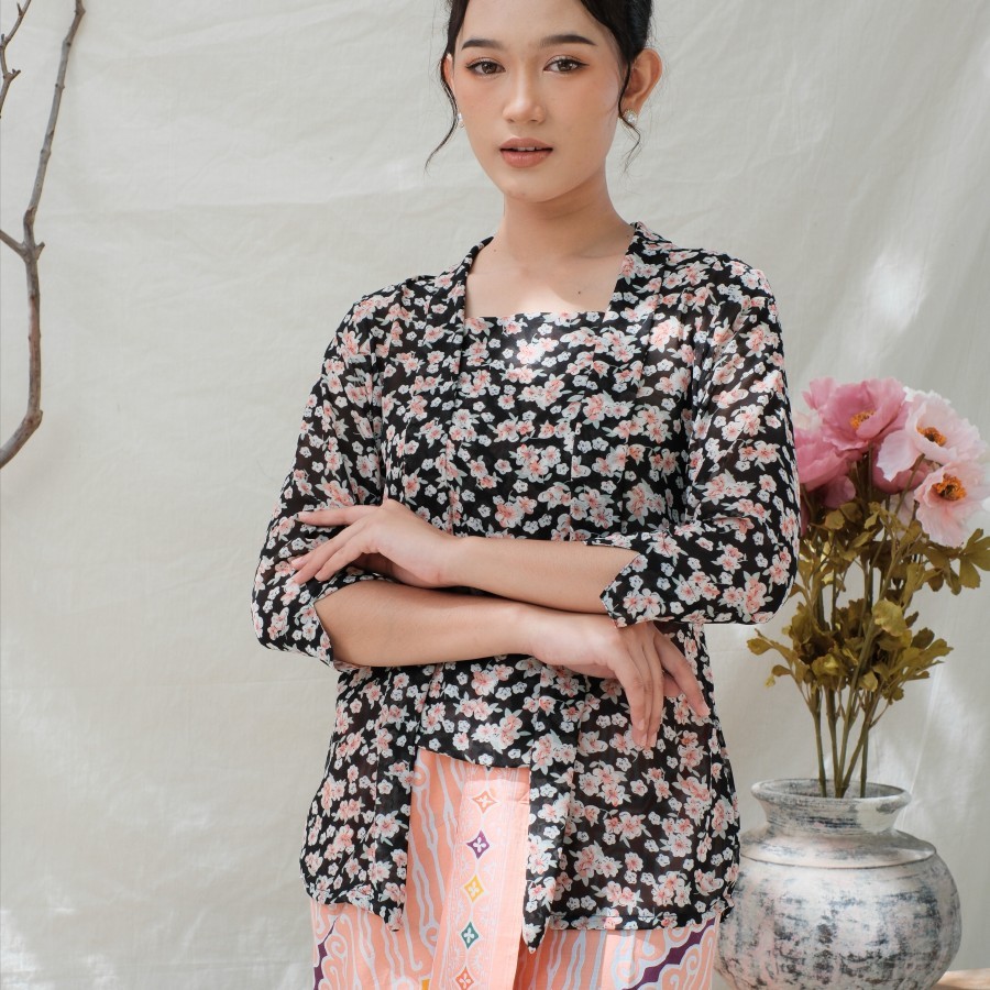 Jual Kebaya kutubaru adelia lengan 7/8 meradelima sifon hitam peach ...