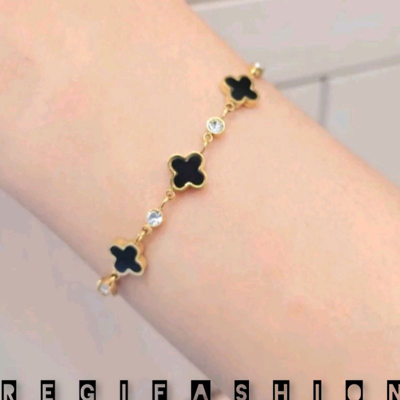 Jual Gelang Tangan Serut Wanita Daun Bunga Clover Bolak Balik/Gelang ...